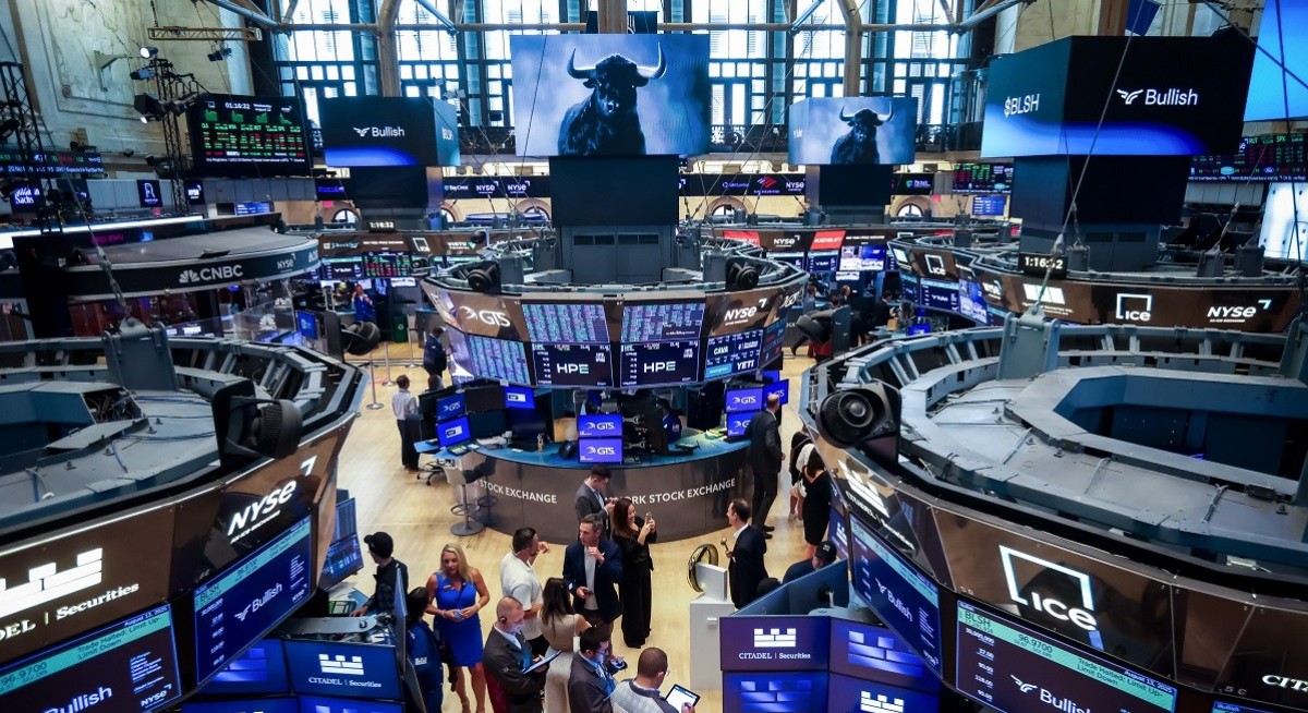 Wall Street courts retail traders to supercharge IPOs